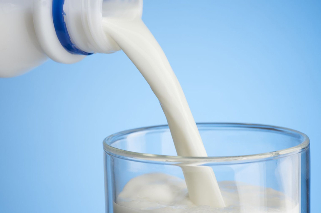 दूध भी हो सकता है नुकसानदेह - Sarita Magazine