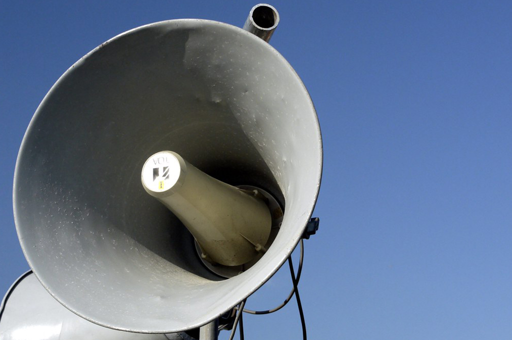 धार्मिक शोर पर गुजरात अदालत की खामोशी क्यों