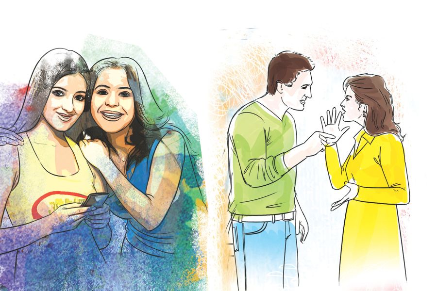 Hindi Family Story: अब सब ठीक है- मोनिका ने खुद ही अपने पैरों पर...
